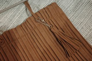 GU JAPAN Black Pleated Frilled Tote Bag, Women's Fashion, Bags ...
