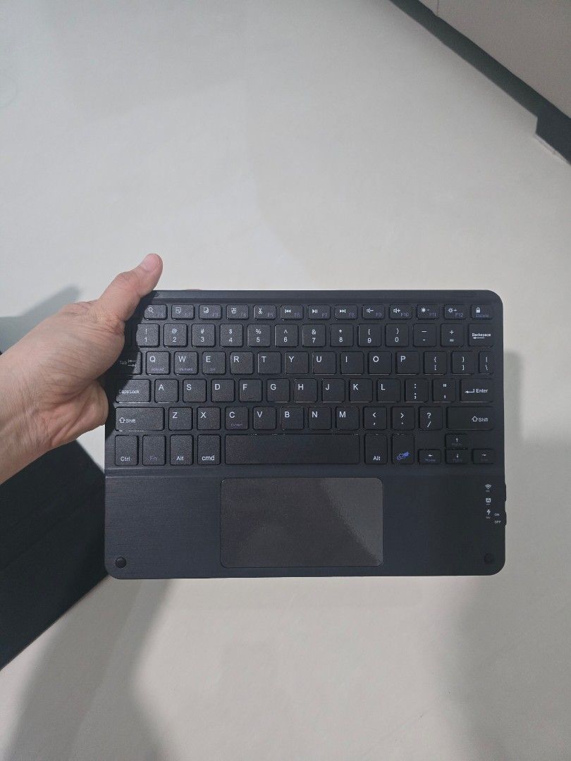 Black iPad Keyboard Case with Touchpad (9th Gen), Mobile Phones ...