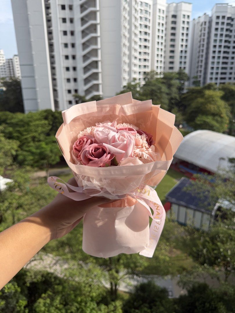 Pink Soap Flower Bouquet with Gift Bag, Hobbies & Lifestyle, Flowers ...