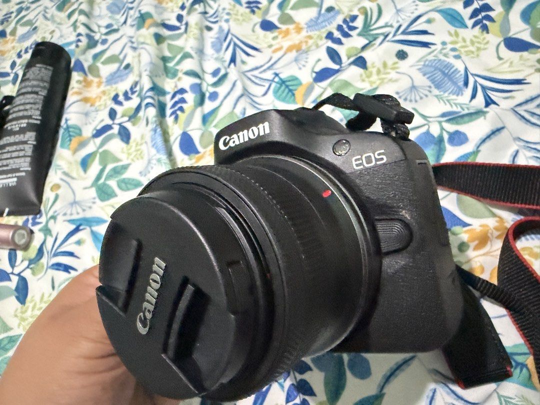 Canon EOS Camera with Lens, Photography, Cameras on Carousell
