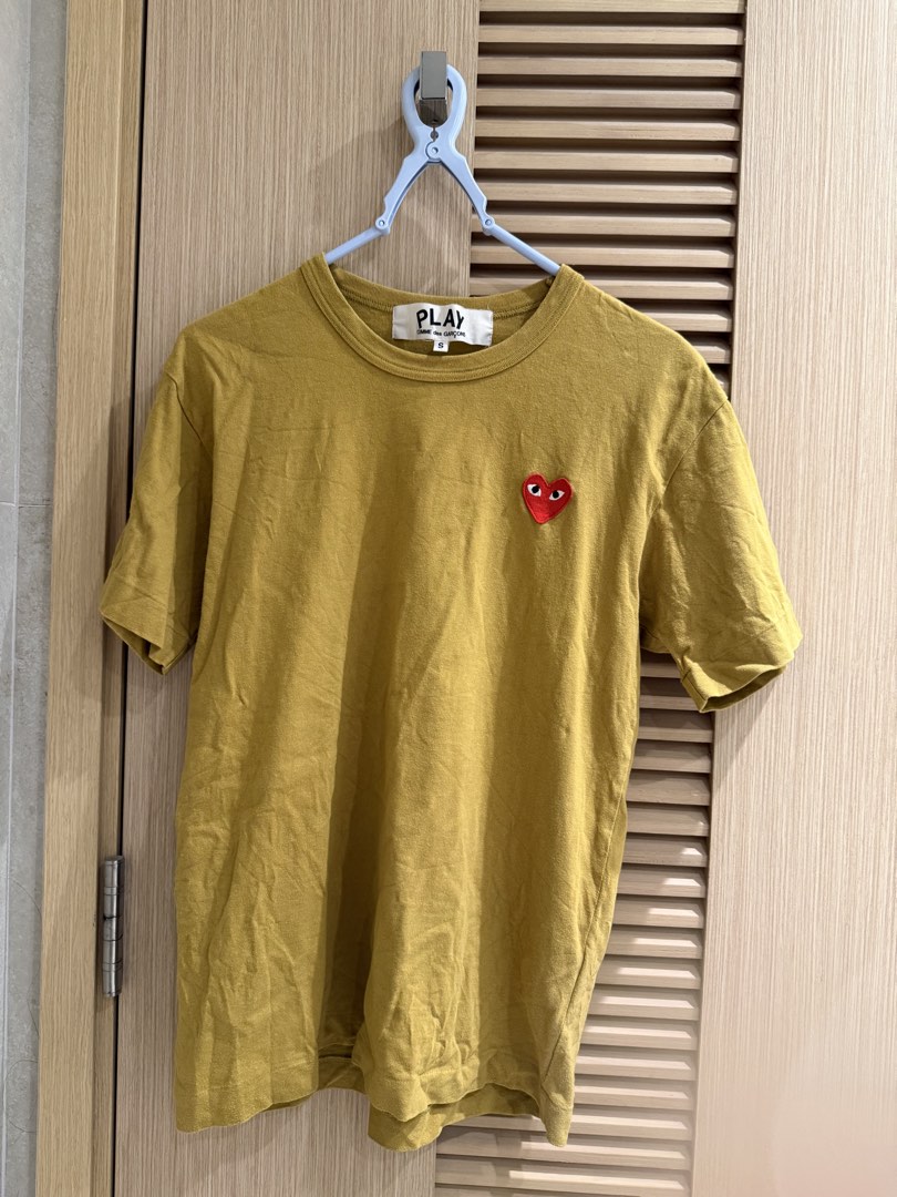(包sf 智能櫃取）Comme des Garcons cdg Play T-shirt Size S, 女裝, 上衣, 其他上衣 ...