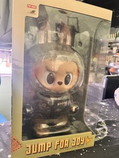 POP MART Kasing Jump For Joy Vinyl Plush Doll, 興趣及遊戲, 玩具 & 遊戲類 - Carousell