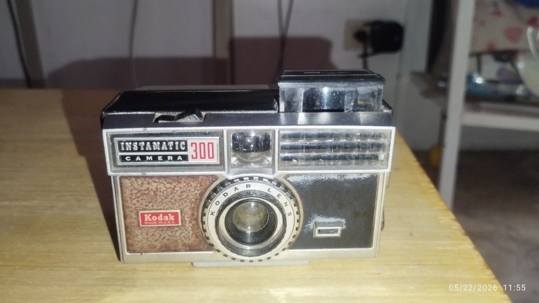 VINTAGE KODAK INSTAMATIC CAMERA 300, Photography, Cameras on Carousell