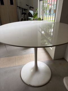 Round Tulip Dining Table with Glass Top, Furniture & Home Living ...