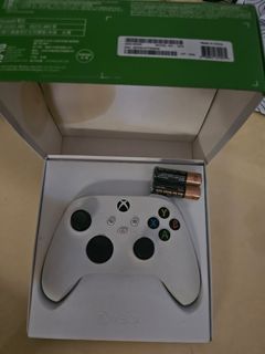 Razer Wolverine V2 Chroma Wired Gaming Xbox Controller, Video Gaming ...