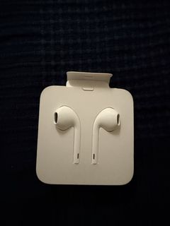 Apple EarPods with Lightning Connector, 音響器材, 耳機 - Carousell