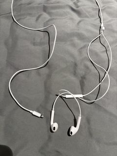 Apple EarPods 有線耳機 (lightning), 音響器材, 耳機 - Carousell