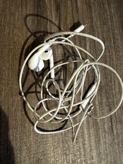 Apple EarPods Lightning Connector (Original), Audio, Earphones on Carousell