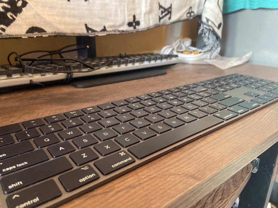 Apple Magic Keyboard with Numeric Keypad in space gray (discontinued ...