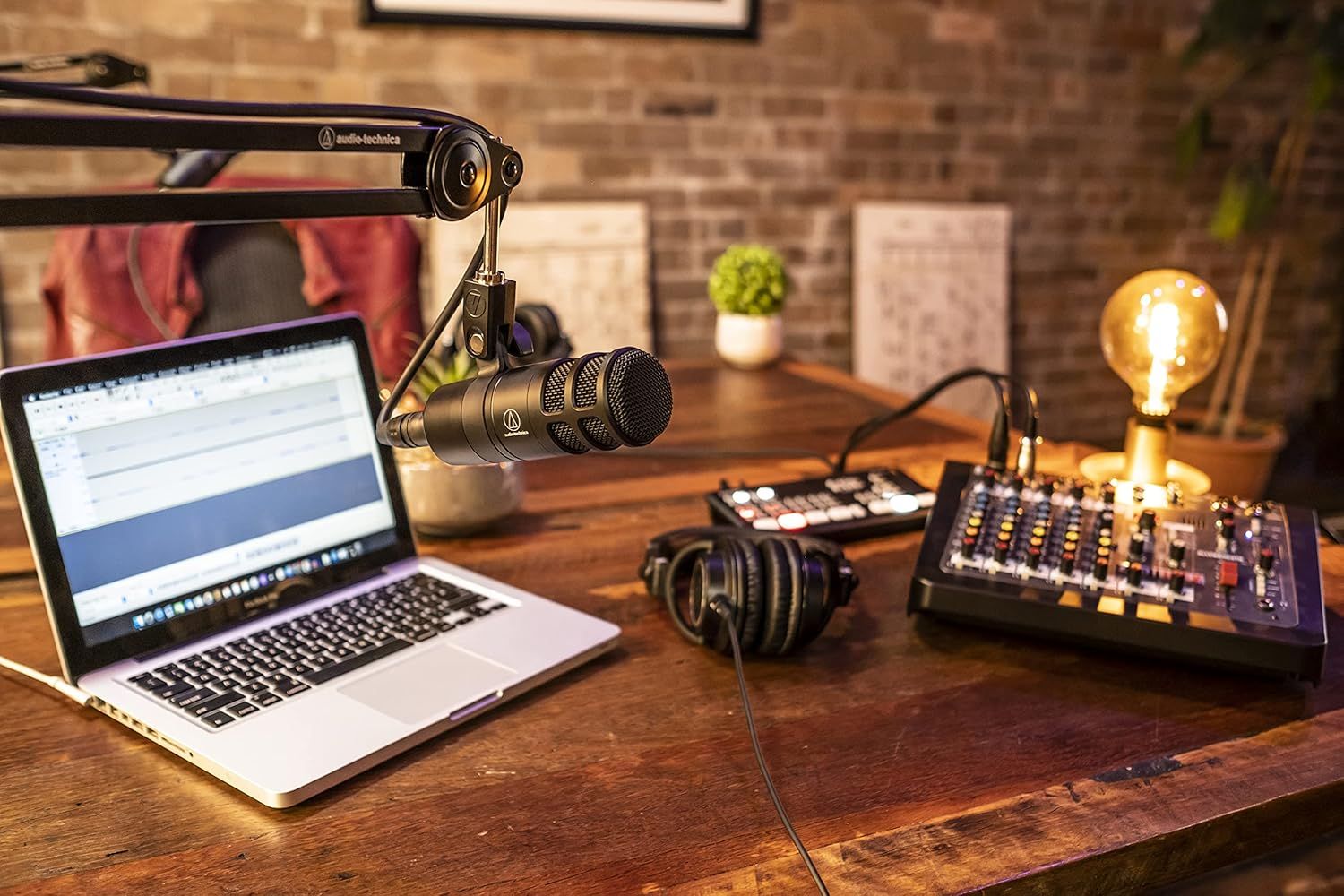 Audio-Technica AT2040 Hypercardioid Dynamic Podcast Microphone (at 2040 ...