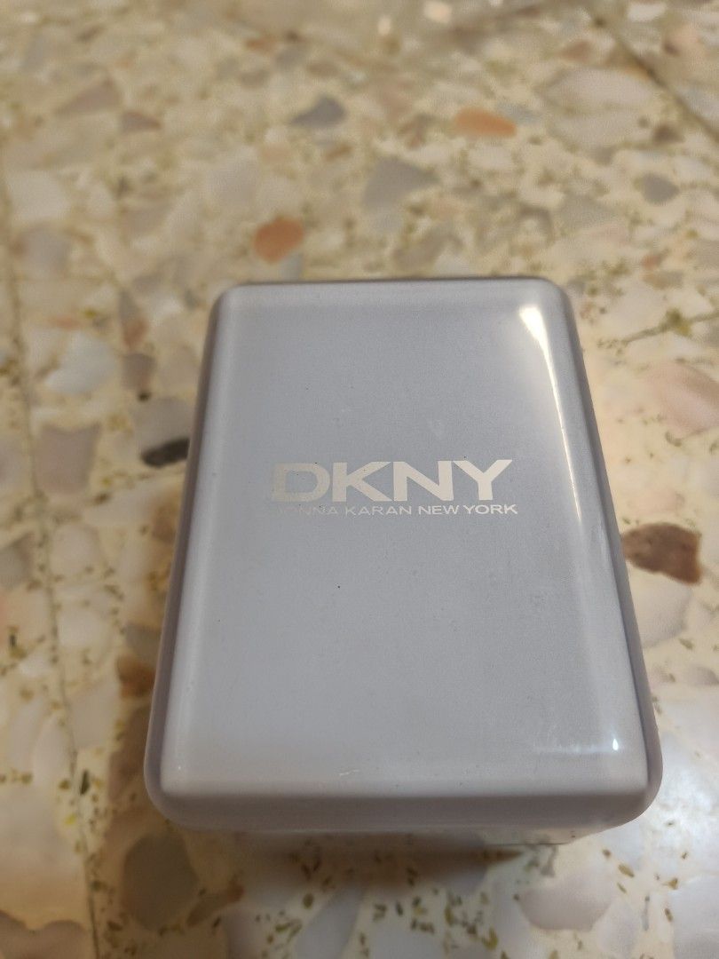 DKNY Watch Box, Women's Fashion, Jewelry & Organisers, Accessory holder ...