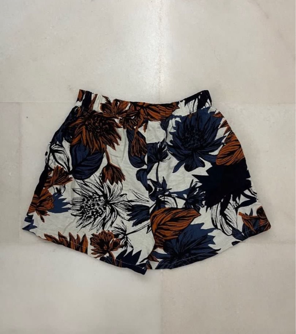 Floral Linen Shorts, Women's Fashion, Bottoms, Shorts on Carousell