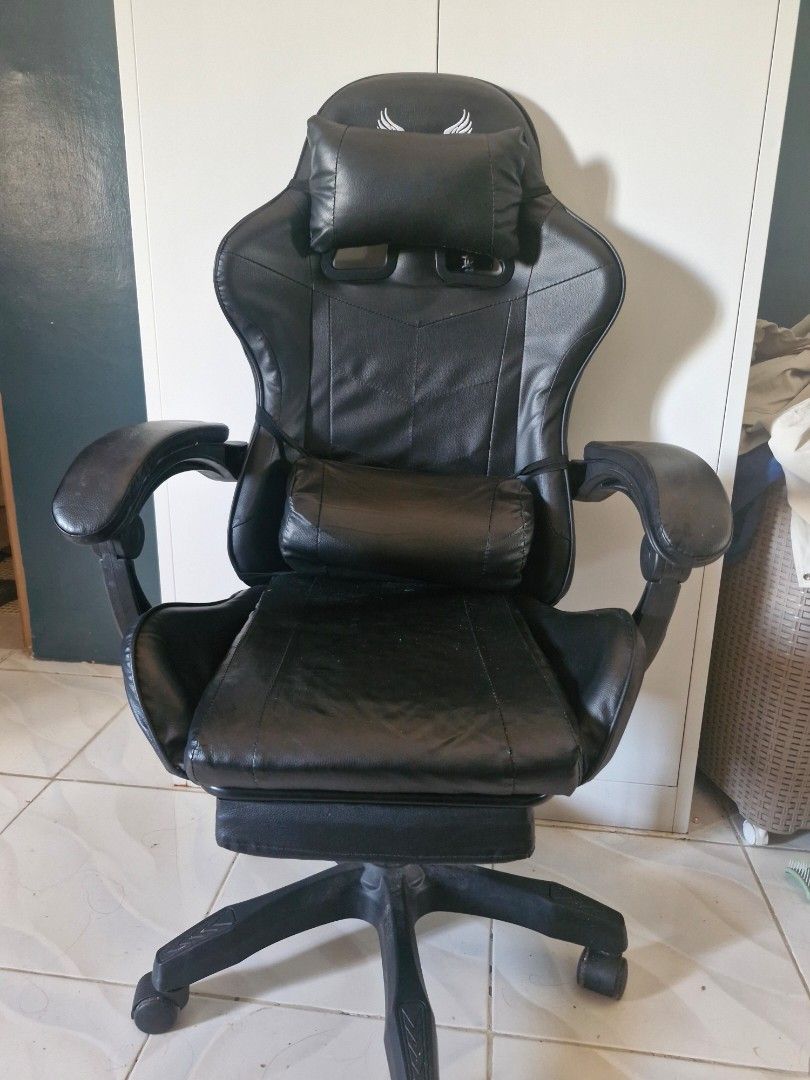 Gaming chair, Furniture & Home Living, Outdoor Furniture on Carousell