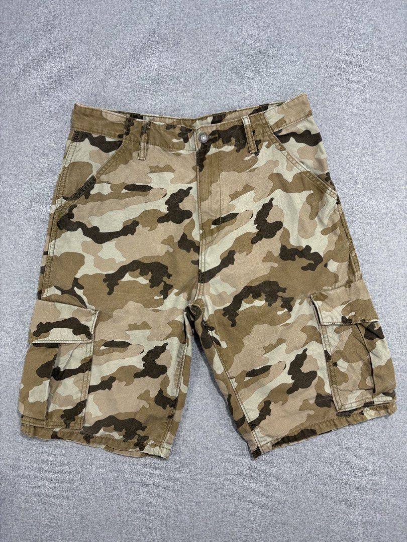 Levis strauss, Men's Fashion, Bottoms, Shorts on Carousell