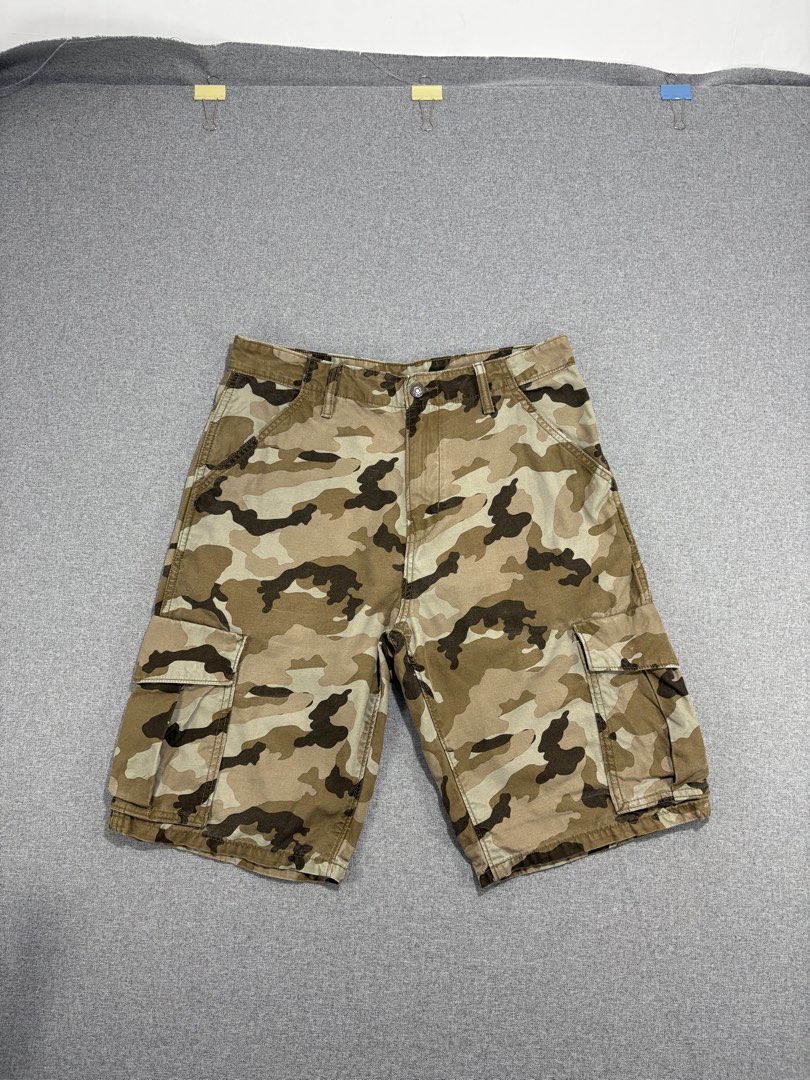 Levis strauss, Men's Fashion, Bottoms, Shorts on Carousell