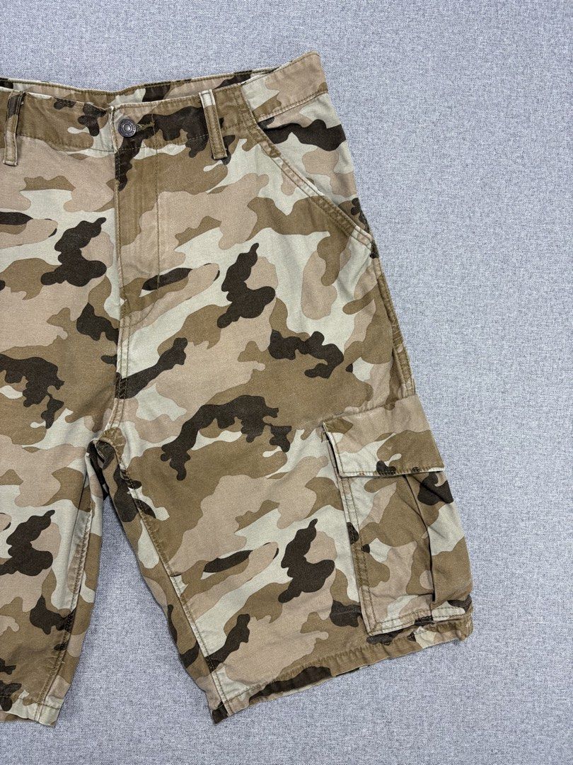 Levis strauss, Men's Fashion, Bottoms, Shorts on Carousell