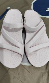 Crocs sendal Dijual | Beli 500+ Crocs sendal online | Carousell Indonesia