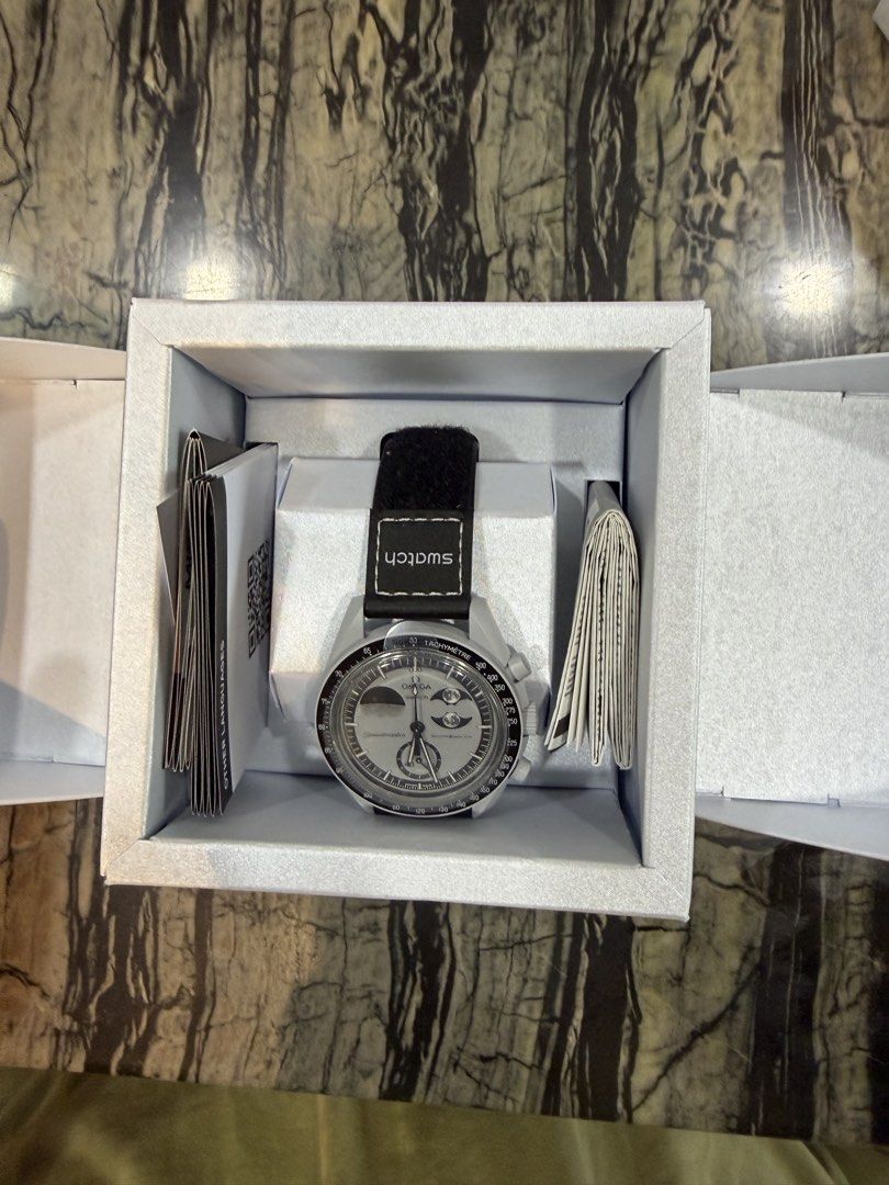 Swatch Bioceramic Moonswatch Mission to Earthphase, Men's Fashion ...
