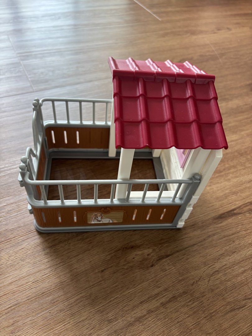 Toy Horse Stable, Hobbies & Toys, Toys & Games on Carousell