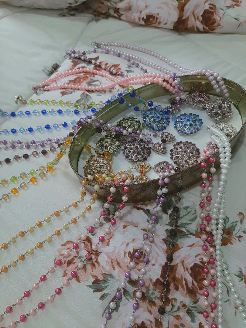 20 + 3 Brooches Set, Women's Fashion, Jewelry & Organisers, Necklaces ...