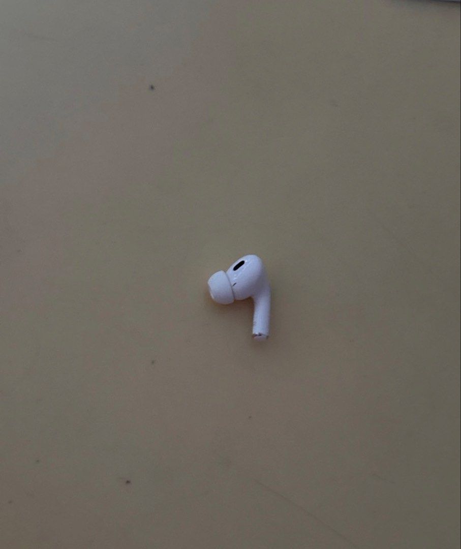Apple AirPods Gen 1 Pro (right), Audio, Earphones on Carousell