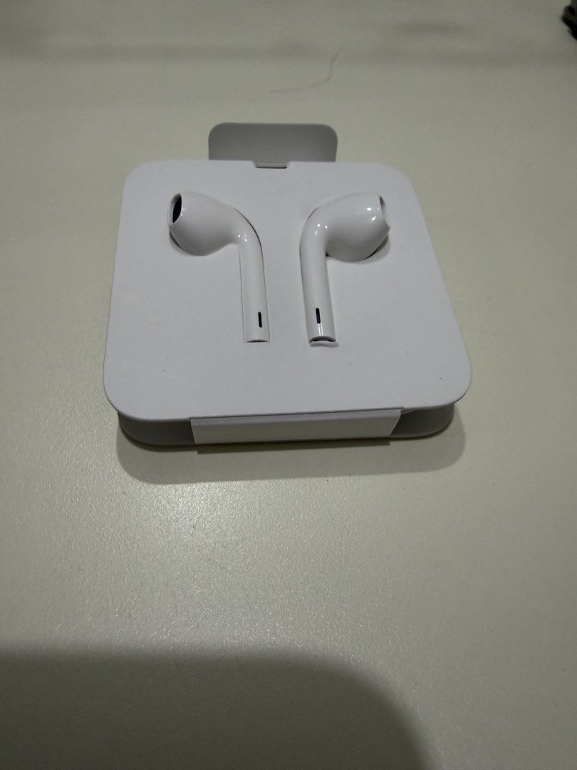 Apple EarPods Lightning Connector (Original), Audio, Earphones on Carousell