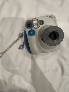 Fujifilm Instax Mini 40 Instant Camera, Photography, Cameras on Carousell