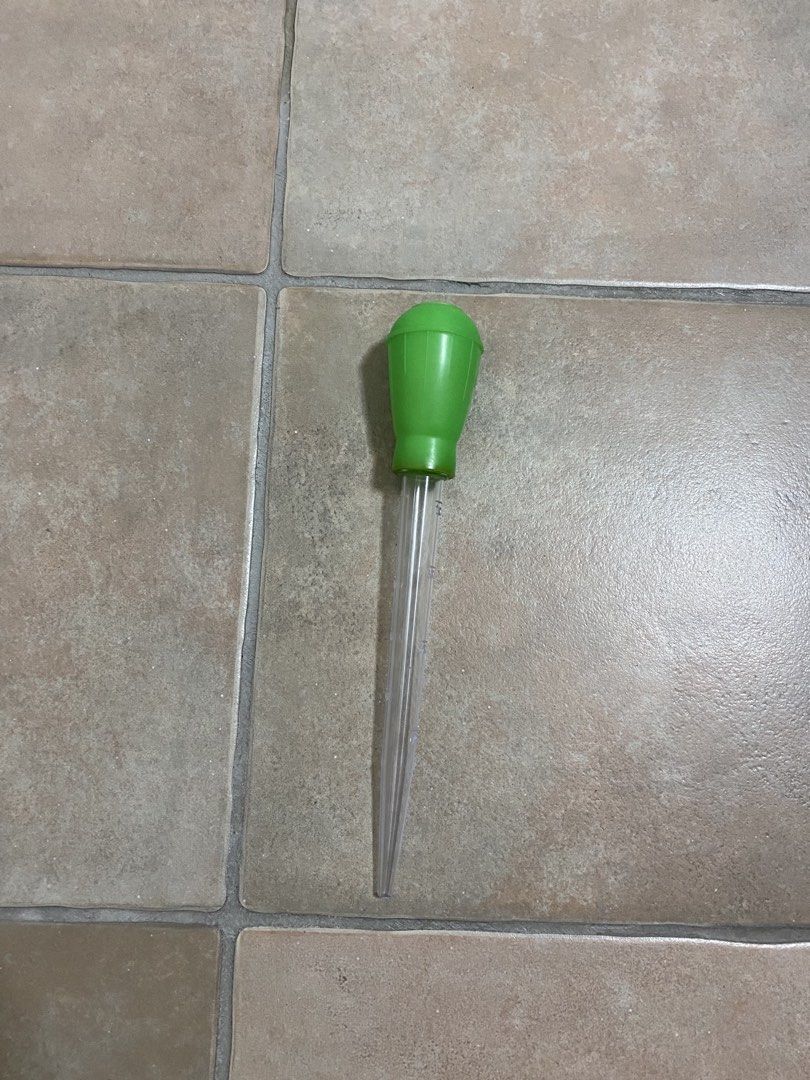 Green pipette / suction thing, Pet Supplies, Homes & Other Pet ...