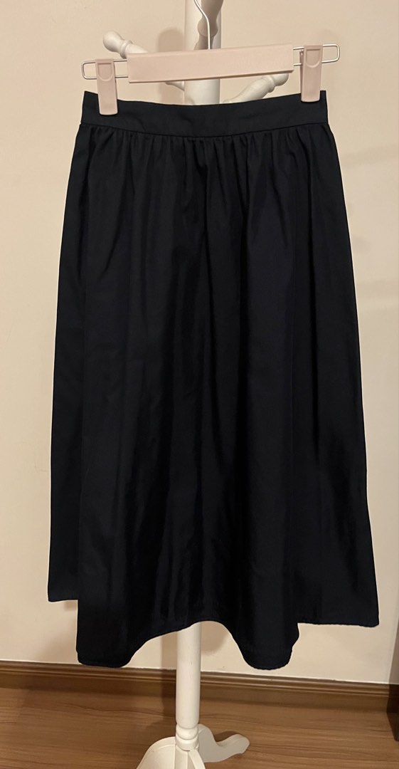 GU Uniqlo - dark blue midi skirt, Women's Fashion, Bottoms, Skirts on ...