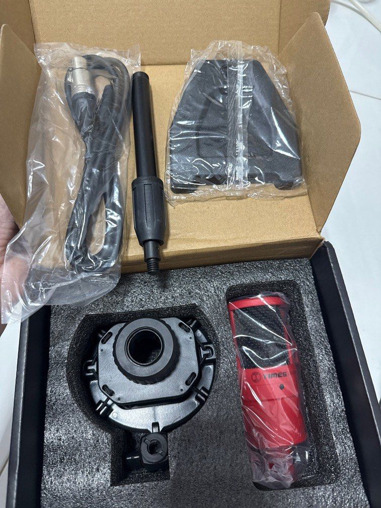 Microphone + sound card , Audio, Other Audio Equipment on Carousell