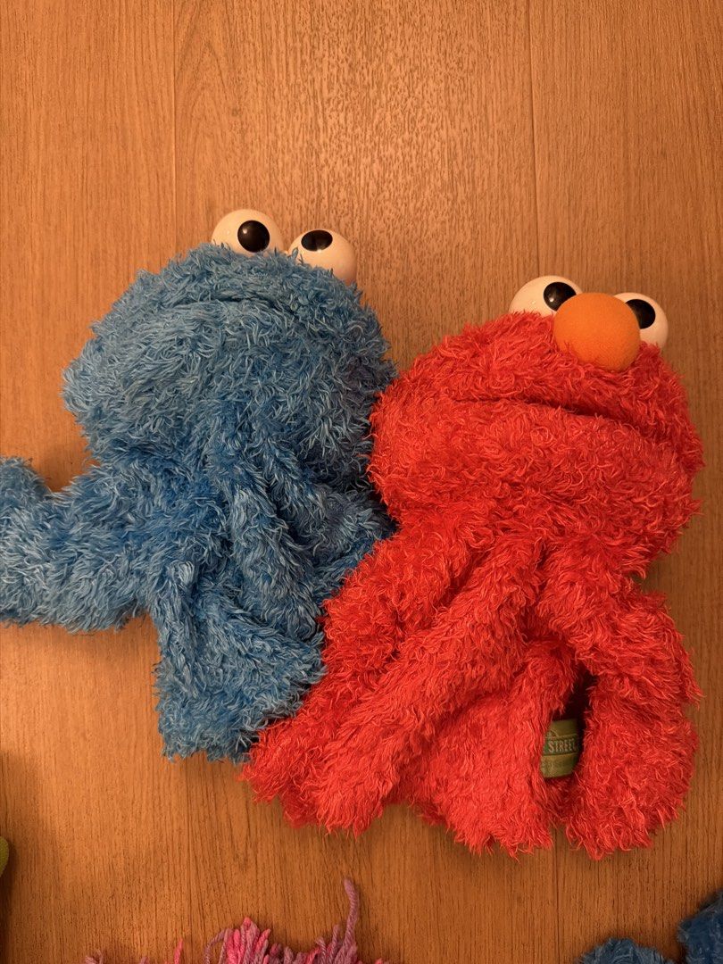 Sesame Street Elmo and Cookie Monster Puppets, Hobbies & Toys, Toys ...