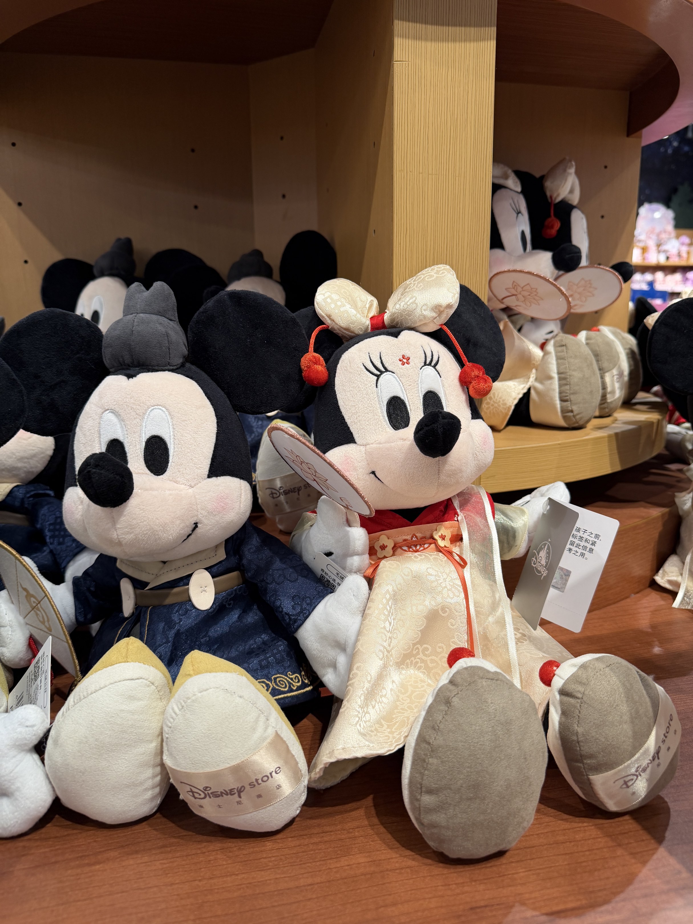 Shanghai Disney Exclusive Mickey & Minnie Mouse Plush, Hobbies & Toys ...