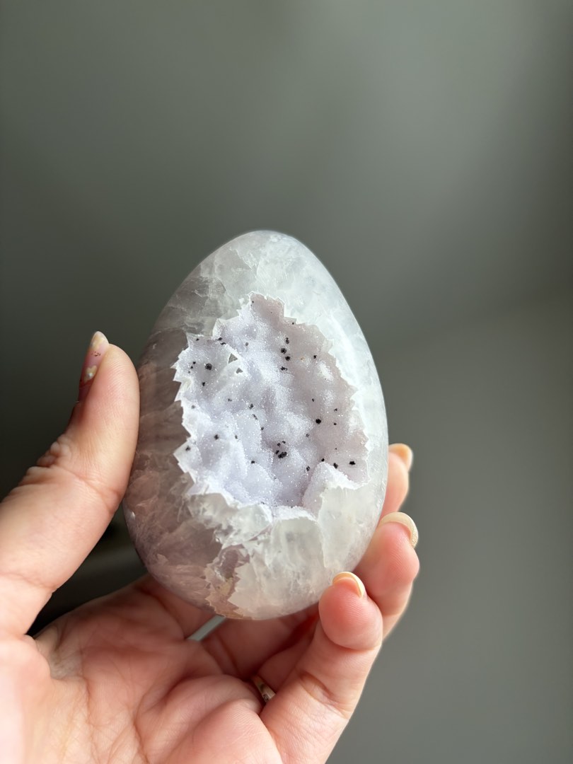 Sugar lilac Amethyst Geode Egg, Women's Fashion, Jewelry & Organisers ...