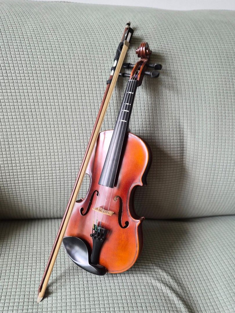 Acoustic Violin with Bow, Hobbies & Toys, Musical Instruments on Carousell