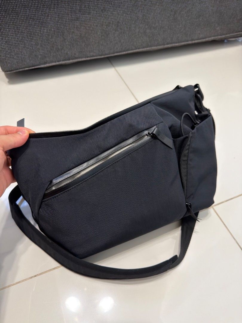 Alpaka Flow Satchel 4L, Men's Fashion, Bags, Sling Bags on Carousell