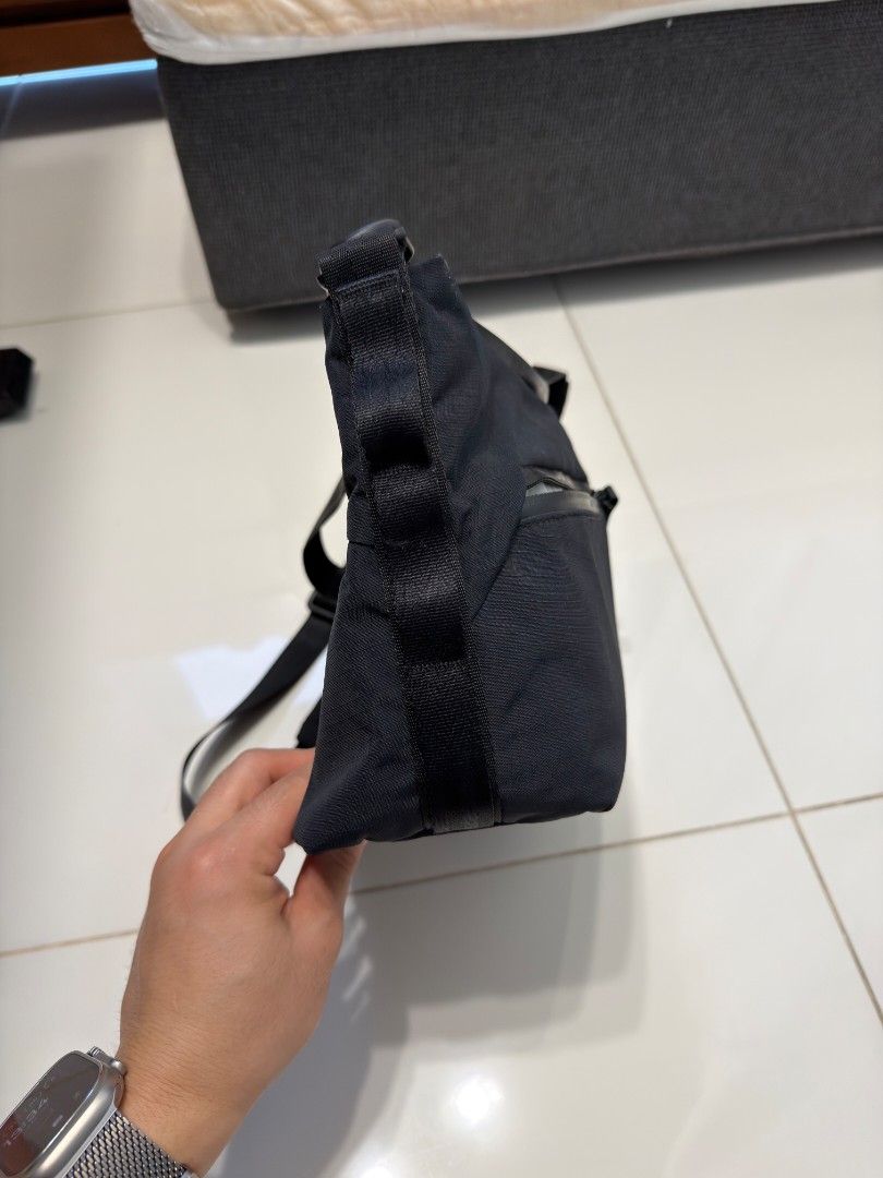 Alpaka Flow Satchel 4L, Men's Fashion, Bags, Sling Bags on Carousell