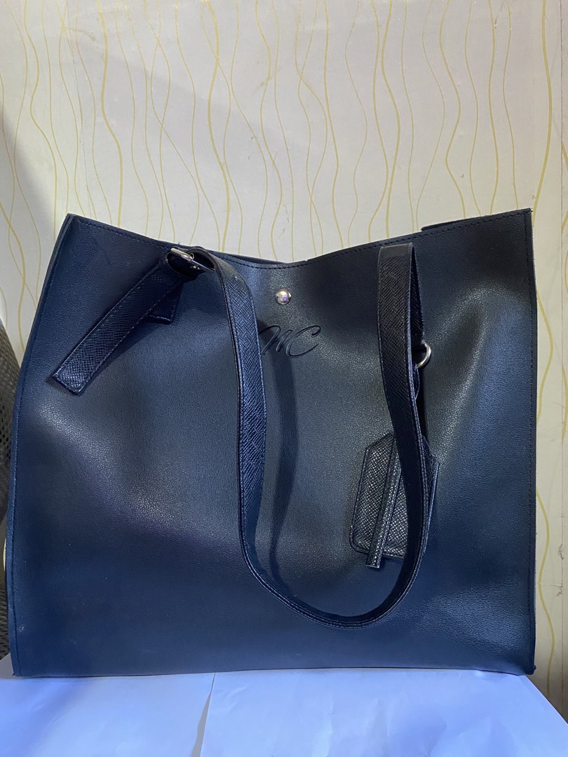Black Tote Bag, Women's Fashion, Bags & Wallets, Tote Bags on Carousell