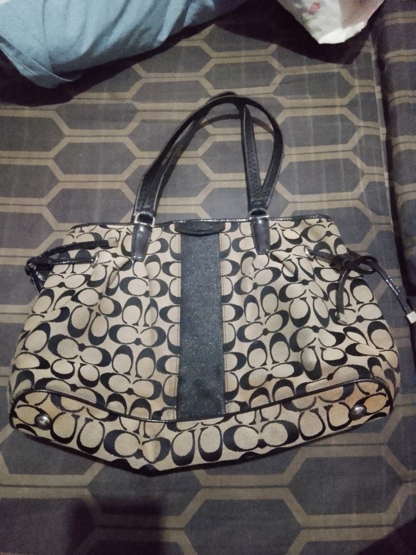 Coach Signature Tote Bag, Luxury, Bags & Wallets on Carousell