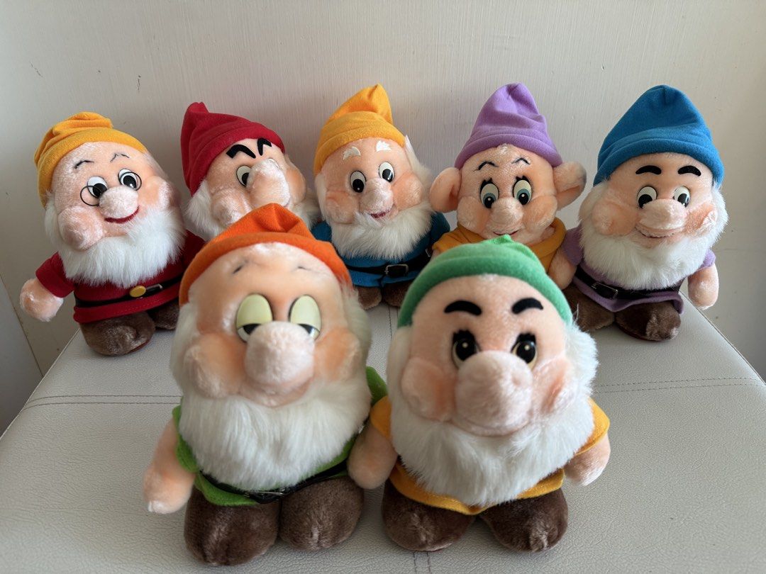 Disney Seven Dwarfs Plush Toys, 興趣及遊戲, 玩具 & 遊戲類 - Carousell