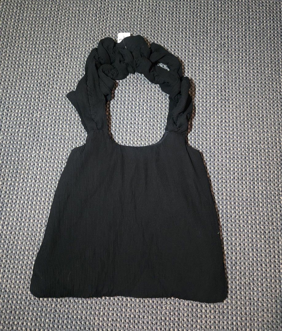 GU JAPAN Black Pleated Frilled Tote Bag, Women's Fashion, Bags ...