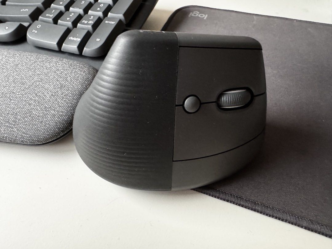 Logitech Lift Ergonomic Mouse, Computers & Tech, Parts & Accessories ...