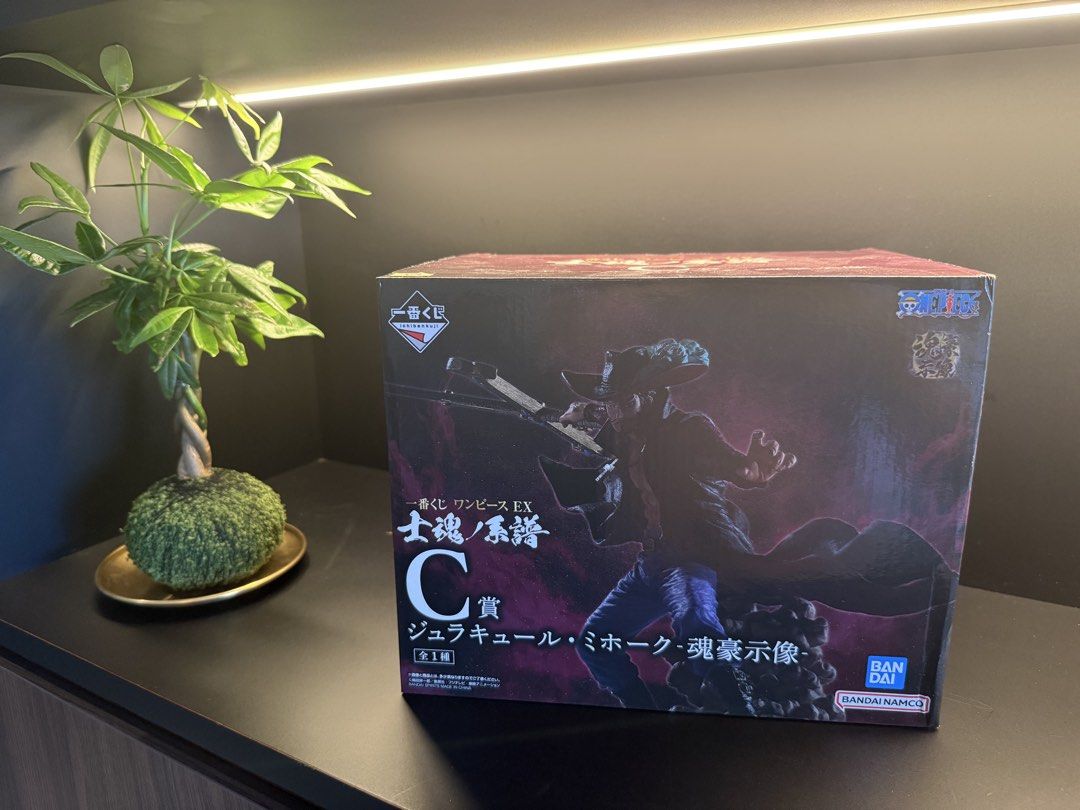 One Piece EX Figure - Zoro & Mihawk, Hobbies & Toys, Toys & Games on ...