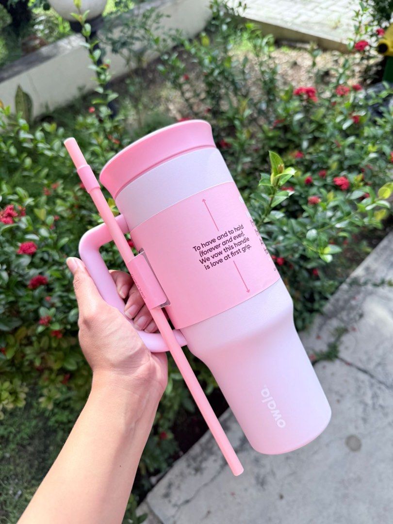 Owala Strawberry Bottle 40oz Tumbler, Fesyen Wanita, Aksesoris di Carousell
