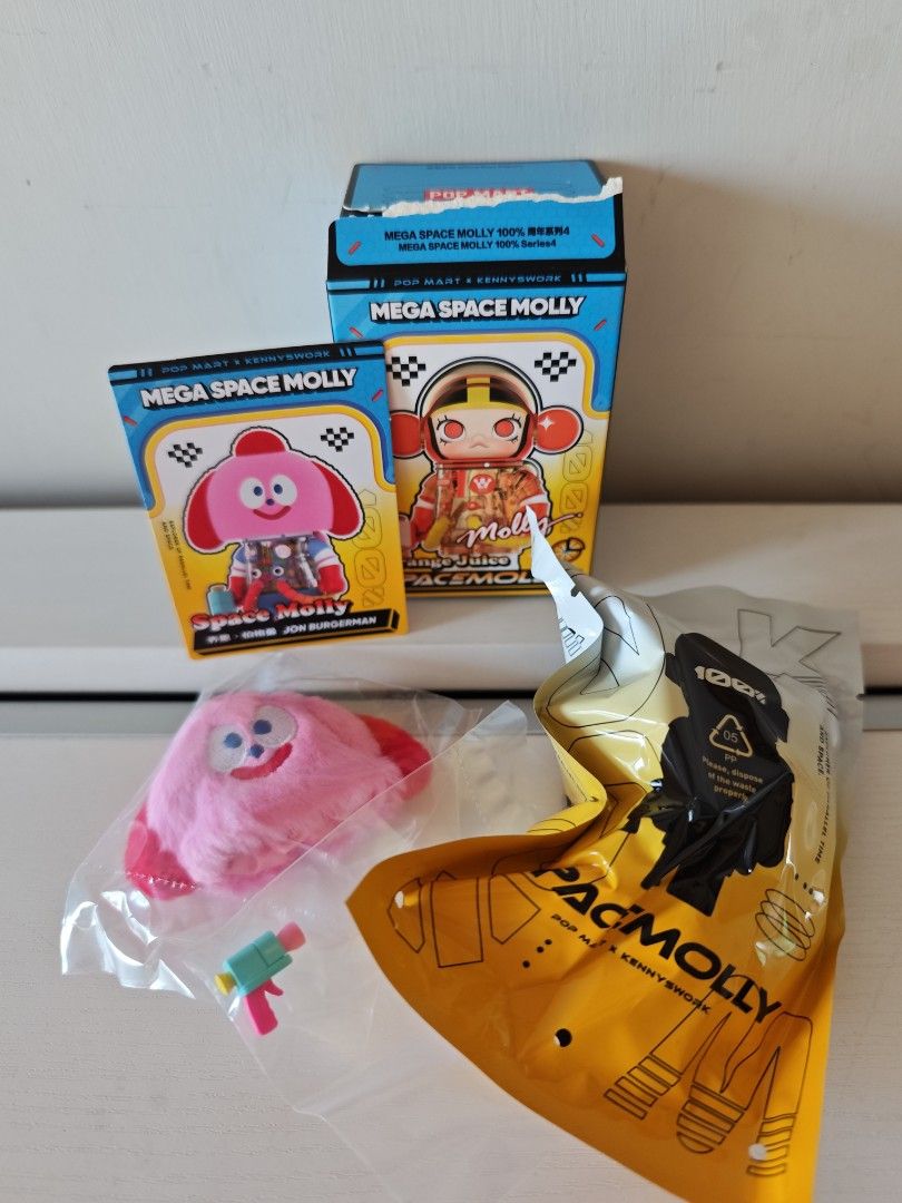 POPMART SPACE MOLLY Jon Burgerman, 興趣及遊戲, 收藏品及紀念品, 明星周邊 - Carousell