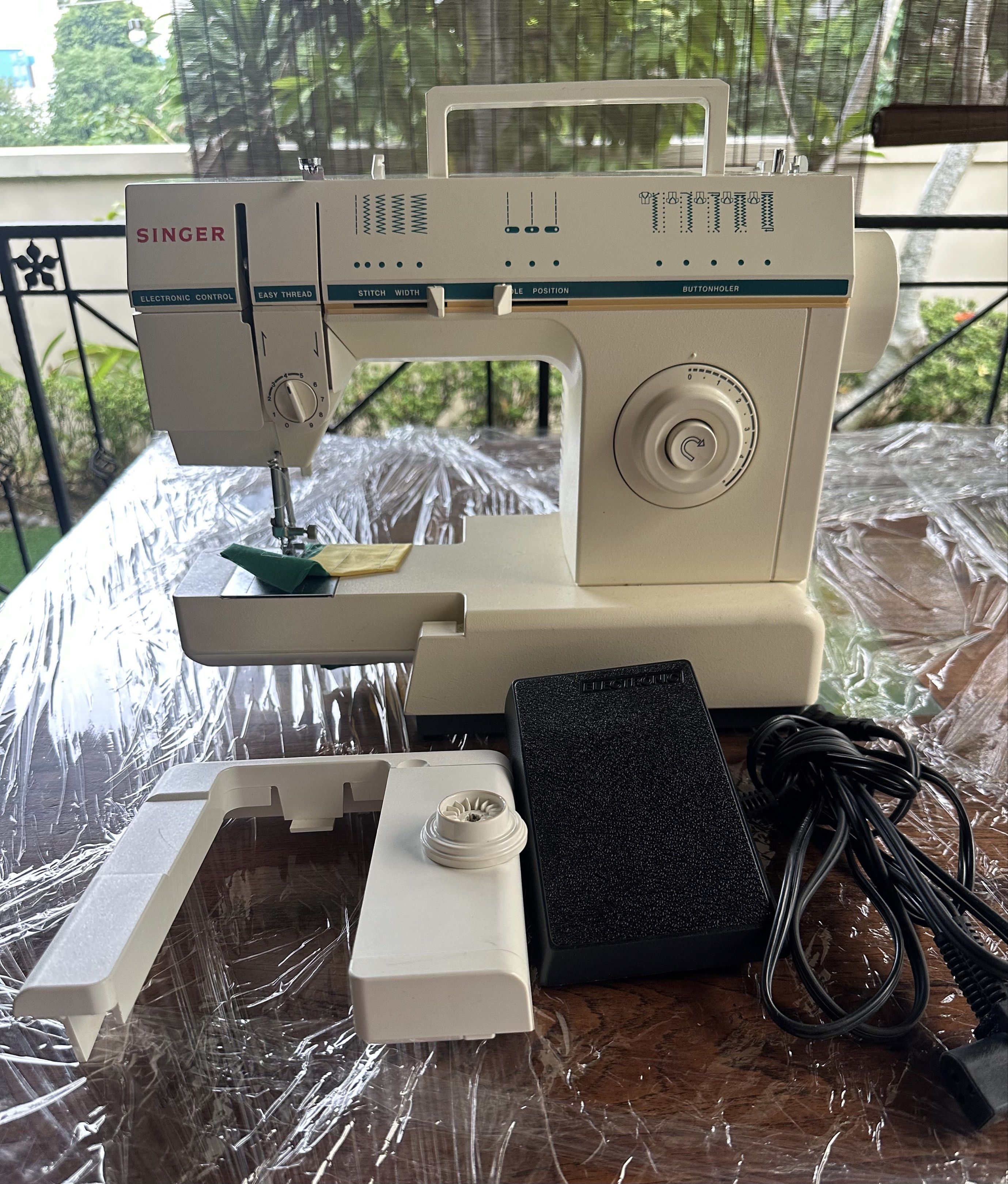 Singer FM17 Sewing Machine (US Model), TV & Home Appliances, Other Home ...