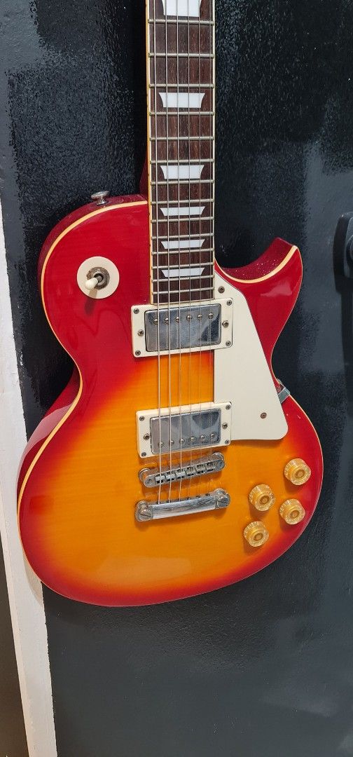 Suzuki Electric Guitar -Cherry Sunburst Les Paul Style, Hobbies & Toys ...