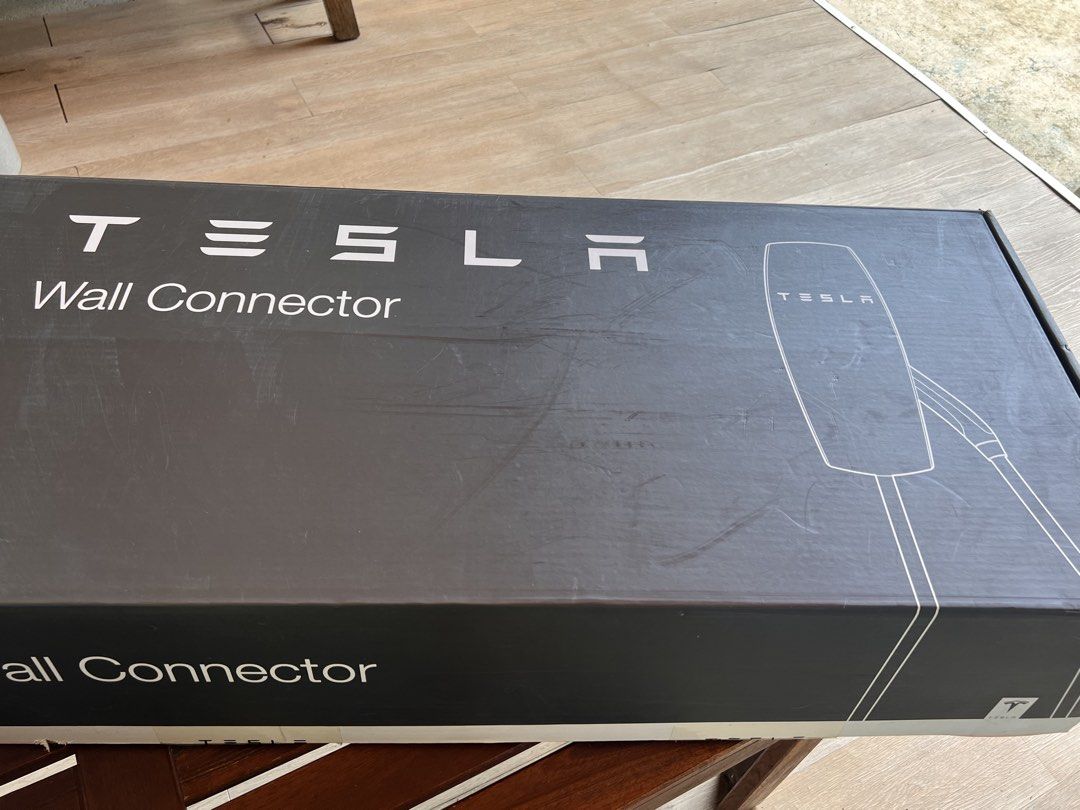 Tesla Wall Connector, 汽車配件, 電子配件 - Carousell