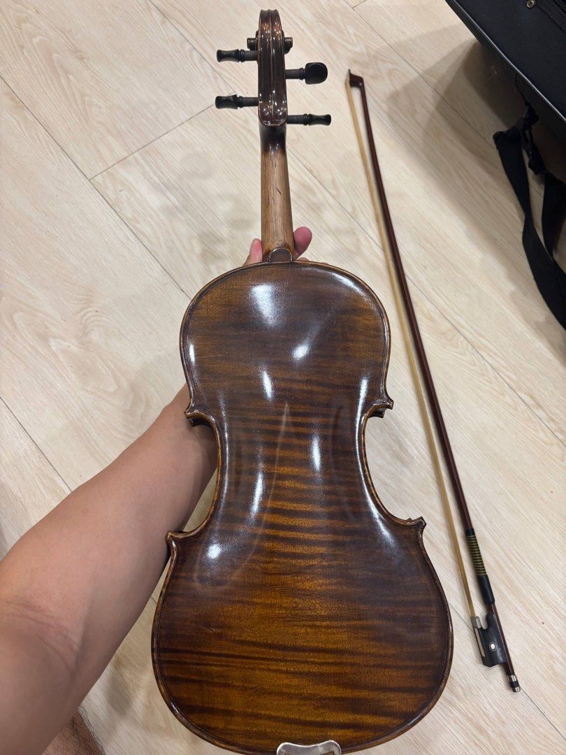 Violin with Bow and Case, Hobbies & Toys, Musical Instruments on Carousell