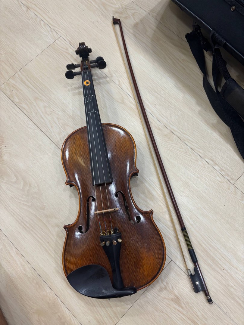 Violin with Bow and Case, Hobbies & Toys, Musical Instruments on Carousell