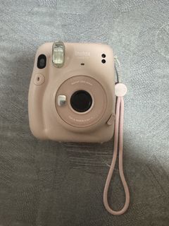 Fujifilm Instax Mini 12 紫色連牛仔相機套, 攝影器材, 相機 - Carousell